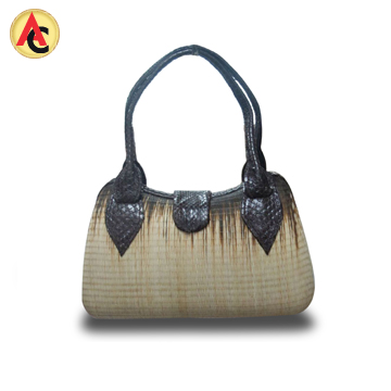 Handbag made of natural buntal fiber | Global Sources