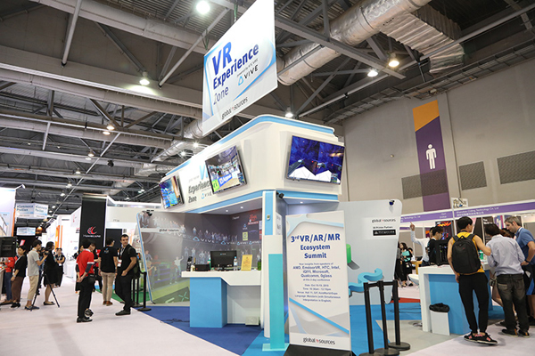 Wander into emulated worlds at Mobile Electronics VR Experience Zone ...